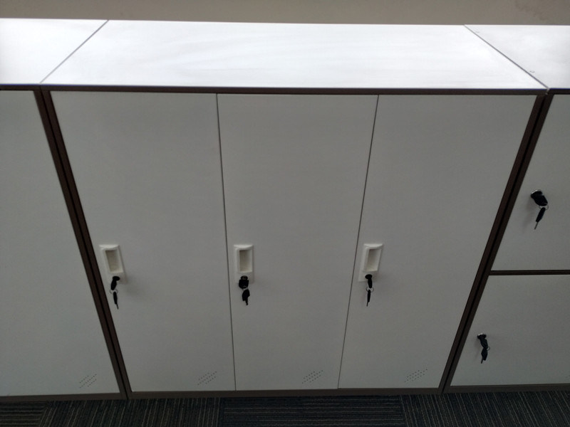 Low height 3 door metal clothes locker brown color H1200xW900XD400mm